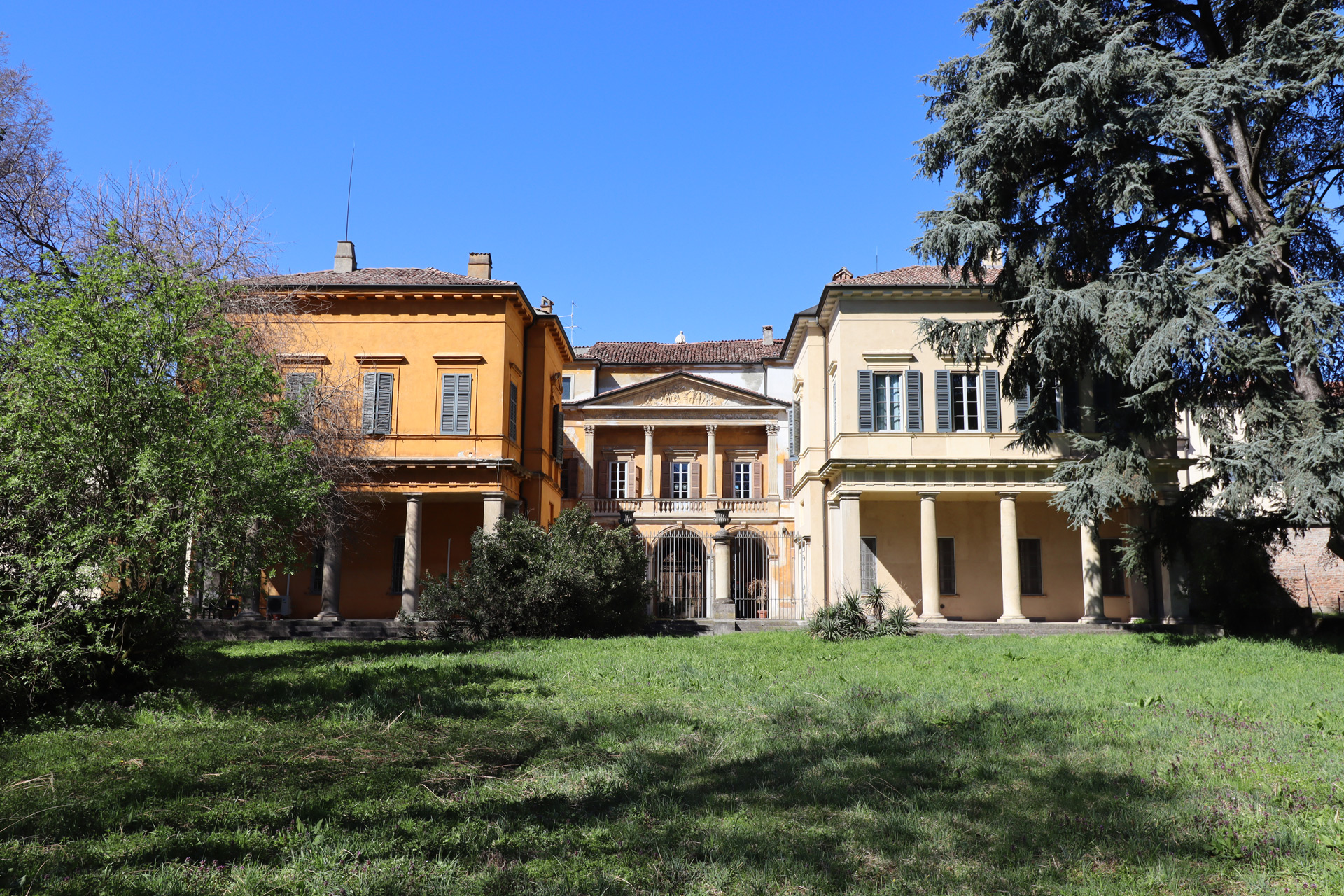 Academia Cremonensis: Mina-Bolzesi Noble Palace - Violin Making School ...
